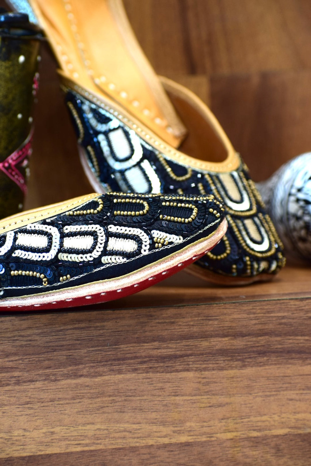 Buy Punjabi Jutti For Ladies | Juttis for Women Online- Jutties Maker