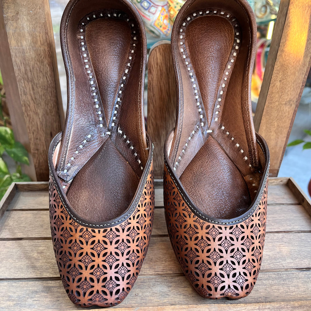 Jutties Maker - Premium Custom Jutties & Handcrafted Footwear Online ...