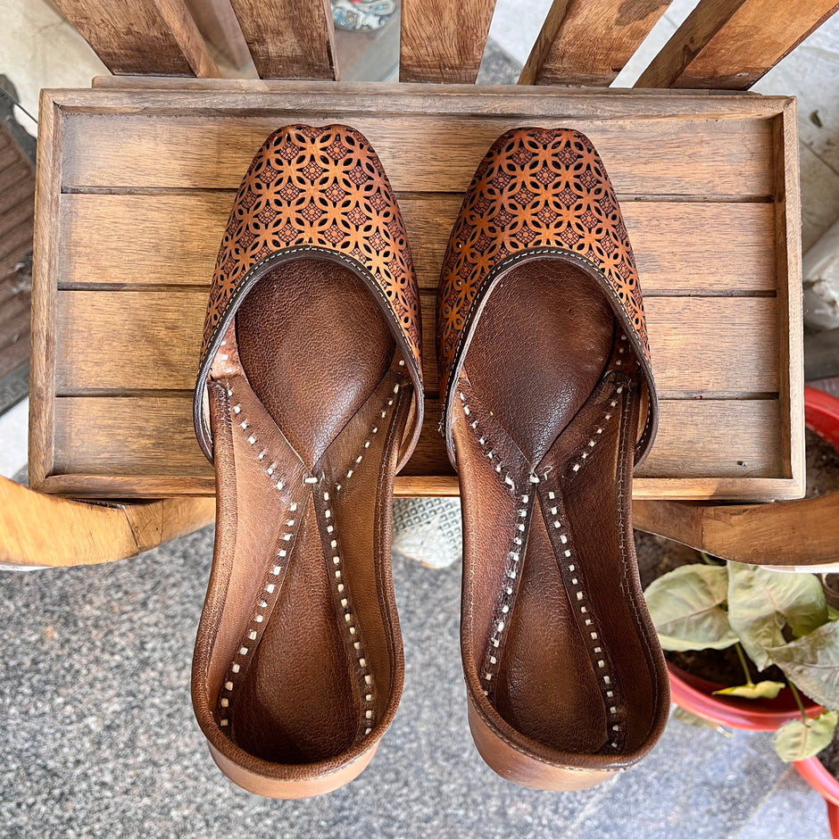 Jutties Maker - Premium Custom Jutties & Handcrafted Footwear Online ...