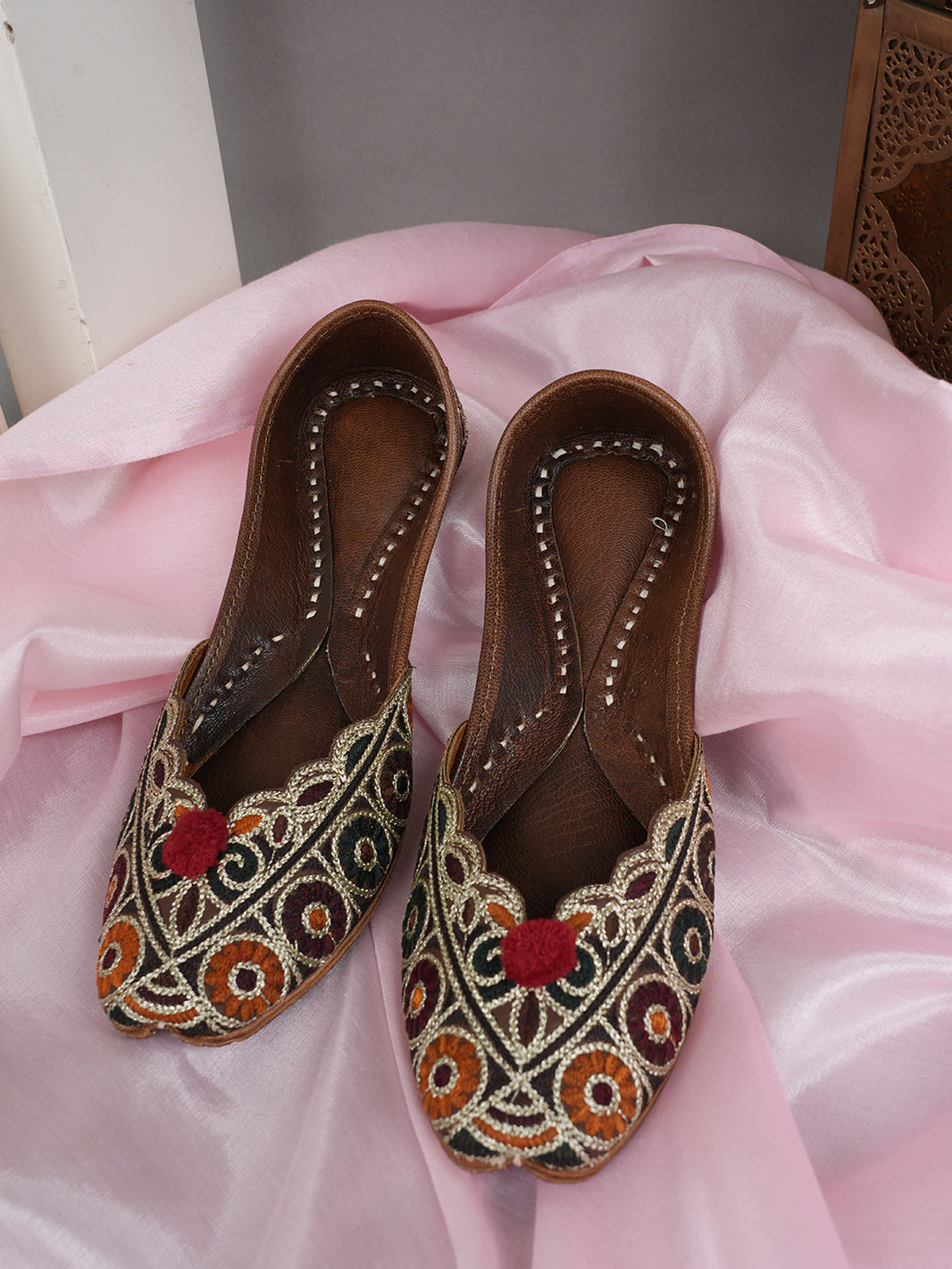 Buy Punjabi Jutti For Ladies | Juttis for Women Online- Jutties Maker