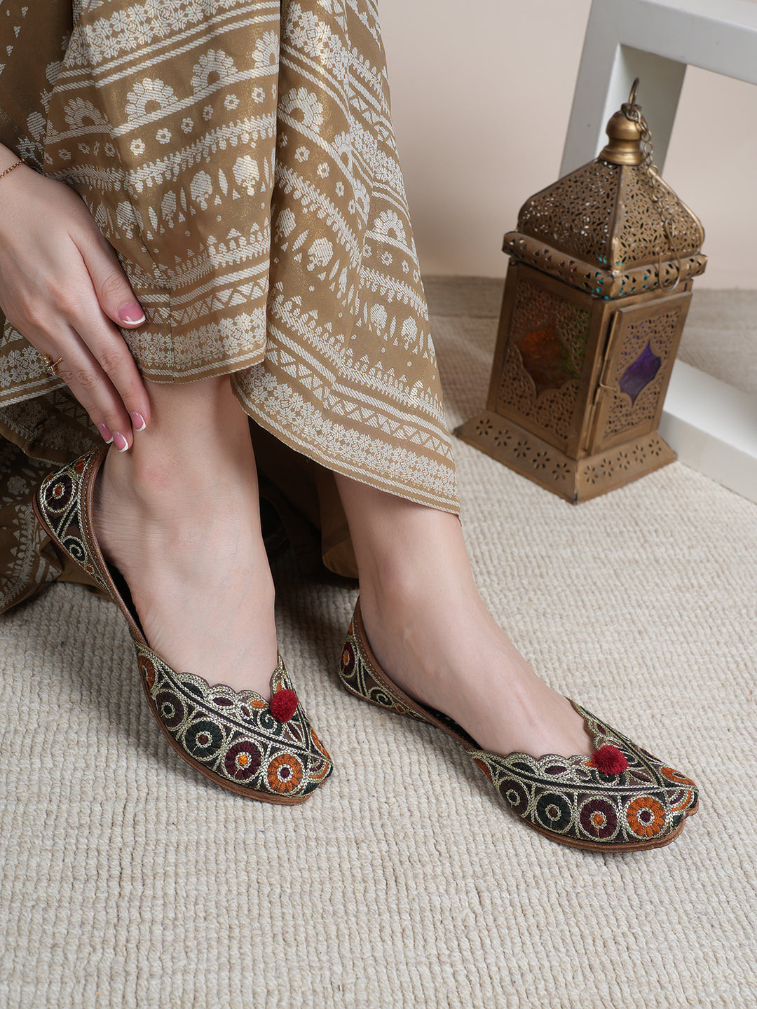 Buy Punjabi Jutti For Ladies | Juttis for Women Online- Jutties Maker
