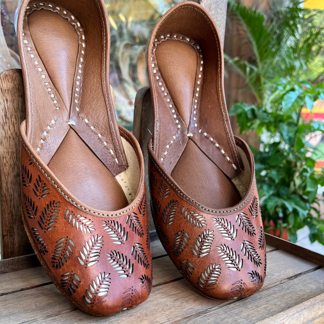 Buy Women’s Juttis Online | Designer, Bridal & Fancy Styles